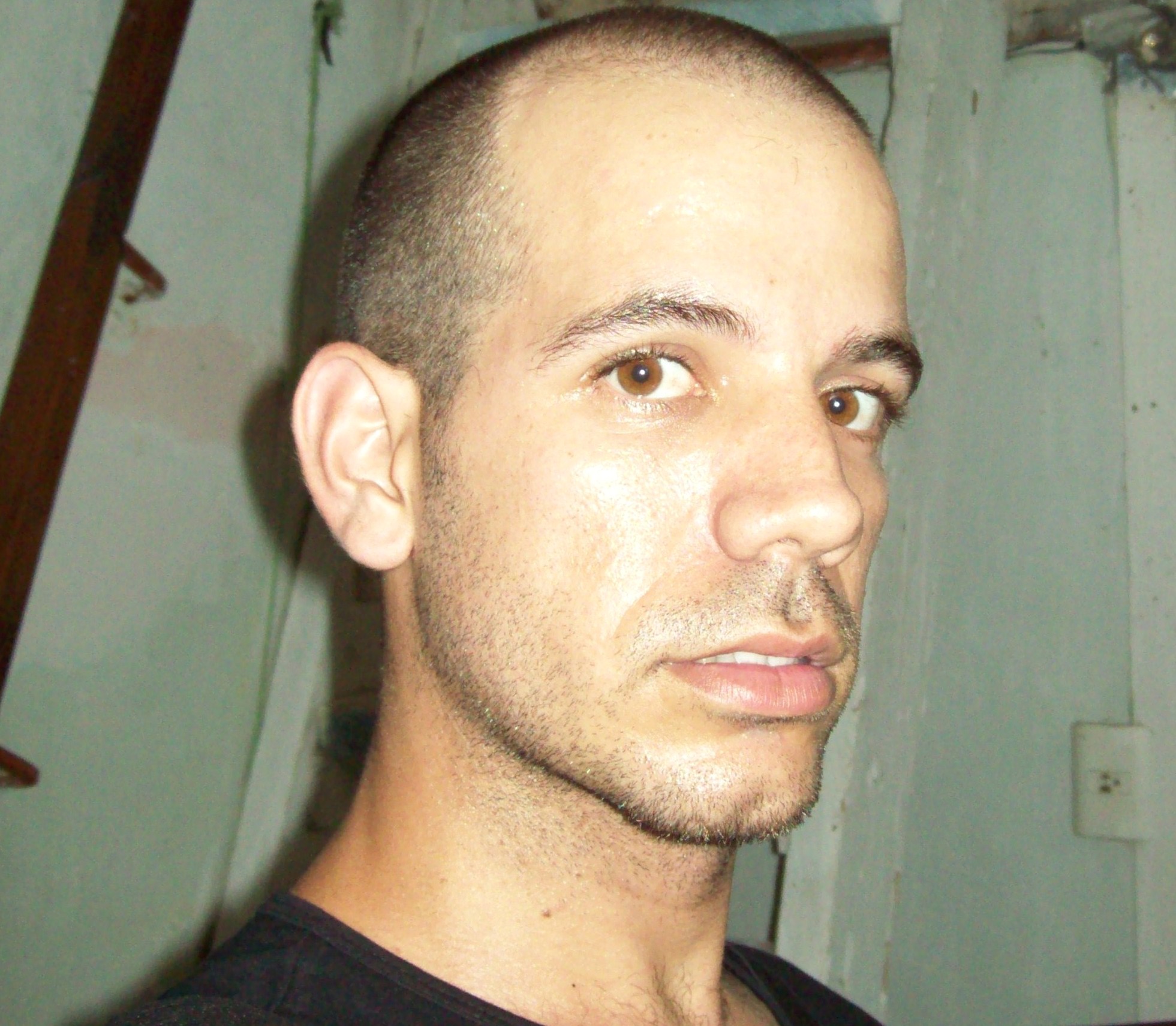 Poemas del cubano Yoandy Cabrera. Pinturas de Miguel Elías