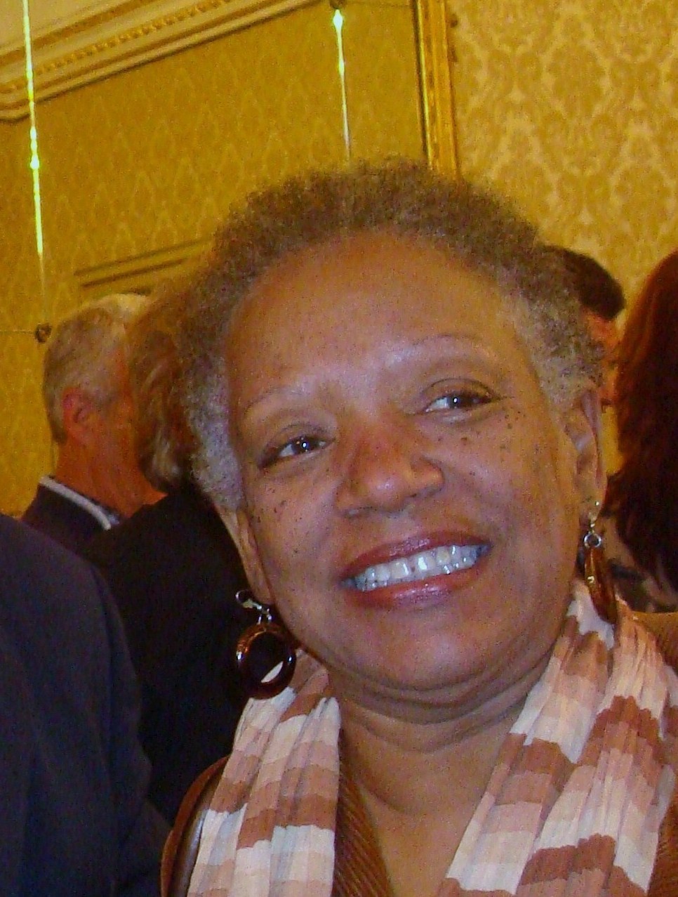 CELEBRANDO LOS 15 LUSTROS DE LA CUBANA NANCY MOREJÓN. ALGUNOS POEMAS