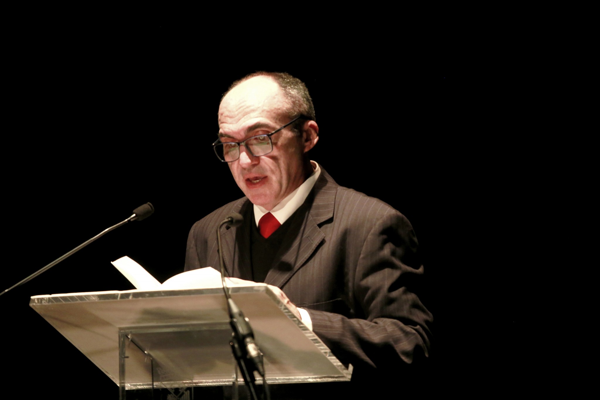 LECTURA EN EL TEATRO LICEO, 16 DE OCTUBRE. XXi ENCUENTRO DE POETAS ...