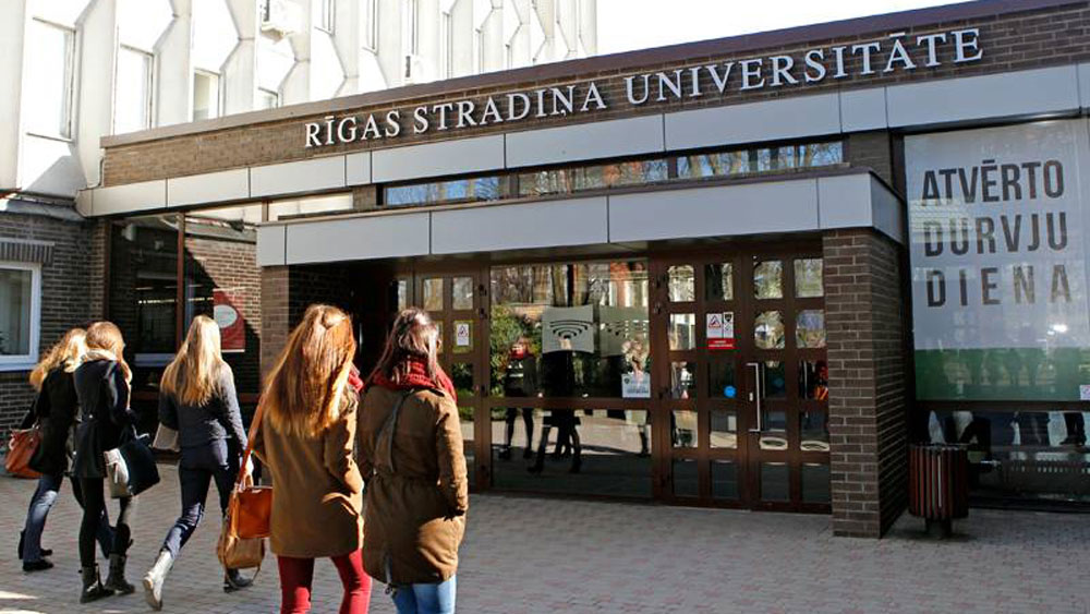 CUARTO VIAJE DE UN POEMA DE DENNIS ÁVILA ALREDEDOR DEL MUNDO